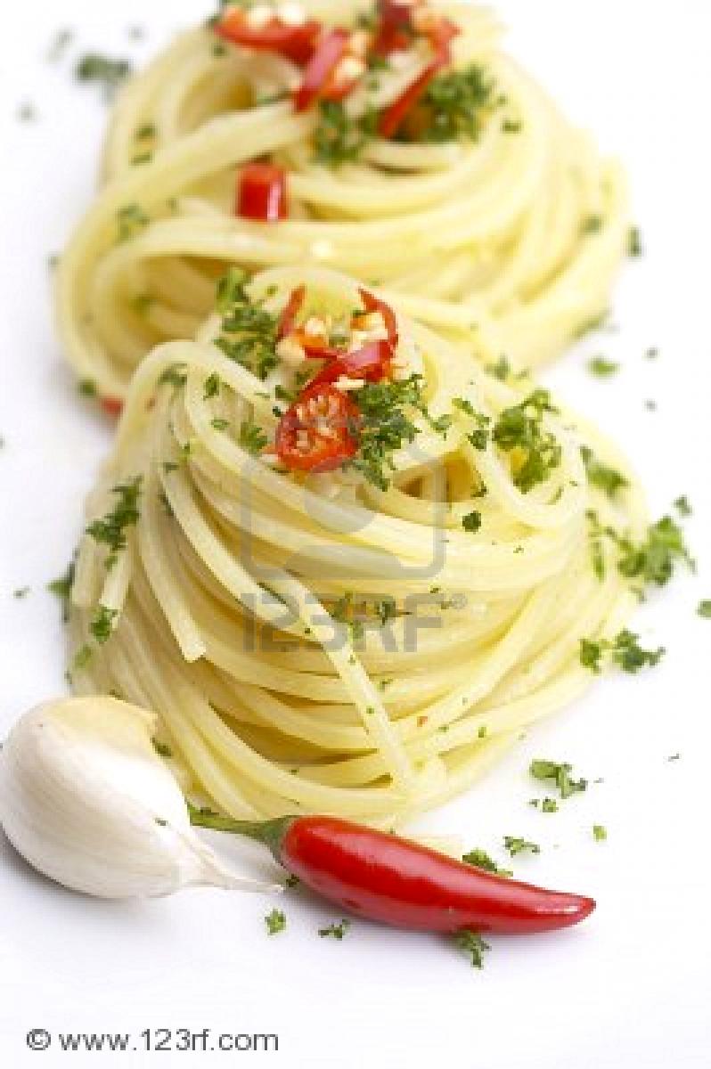 Spageti me hudher, vaj dhe spec djeges - Receta Kuzhine