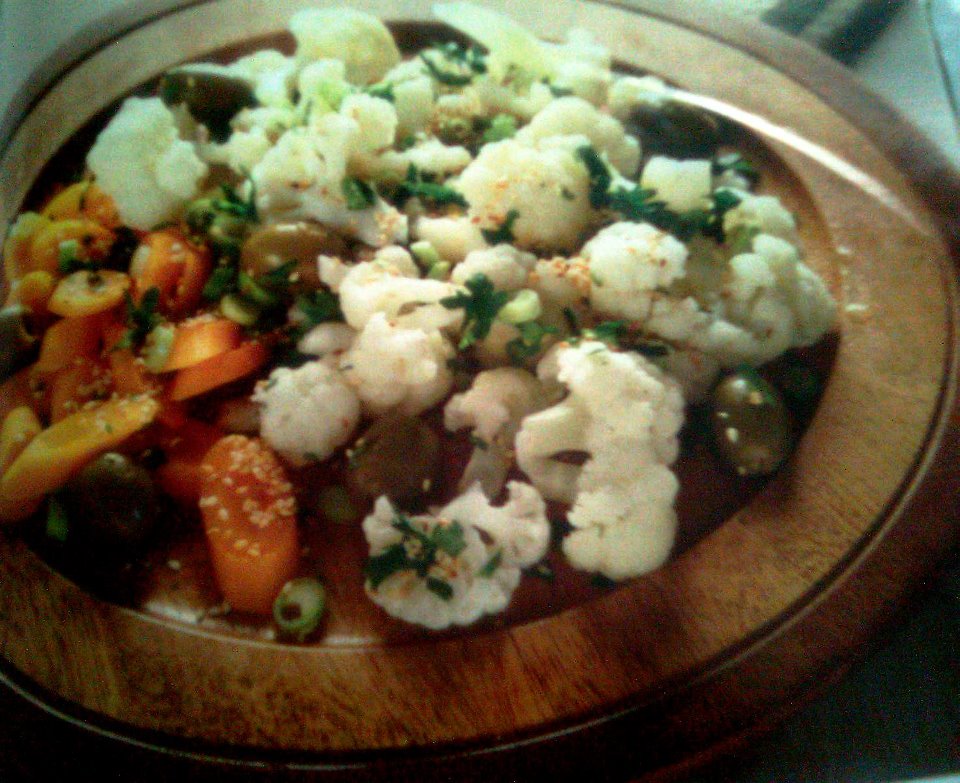 Sallate me lulelaker, karrota dhe susam - Receta Kuzhine