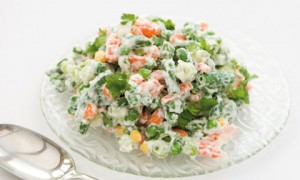 Vezë të mbushura me sallatë ruse - Receta Kuzhine