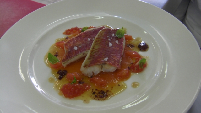 Barbunj me domate - Receta Kuzhine