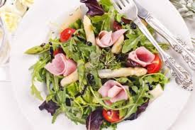 Sallatë me rukola dhe proshutë - Receta Kuzhine